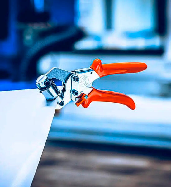 3904/11mm Hand Eyelet Press Cutter (Lowe) – PiranhaTools